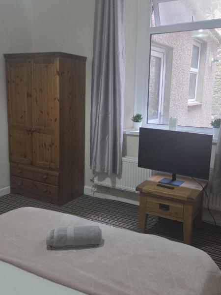52 - Room 2 - Smart Tv - Port Talbot
