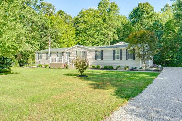 1 Mi To Geneva Sp Family Home With Game Room And Yard - Geneva-on-the-Lake, OH