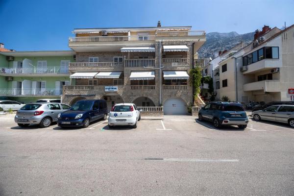 Apartments Pero - Tučepi