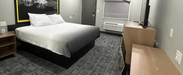 Super 8 By Wyndham Lubbock Airport - Lubbock, TX