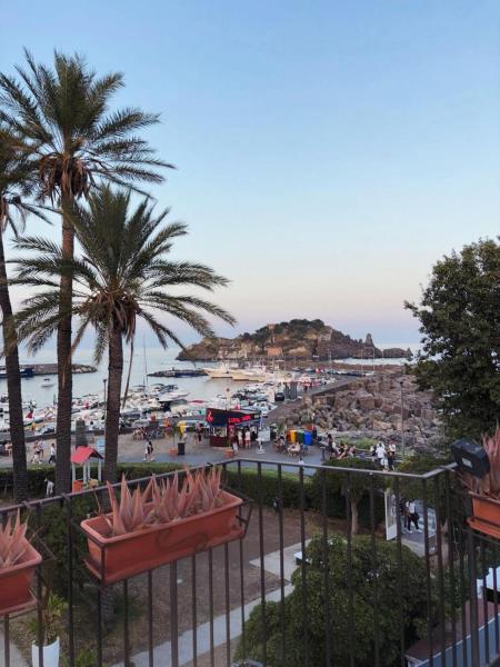 Mythos Home - Aci Castello