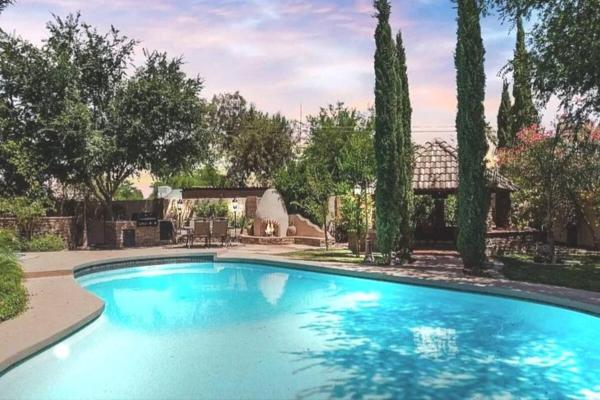 Luxe Oasis! Pool, Mini-golf, Games, Pets Ok! - Mesa, AZ