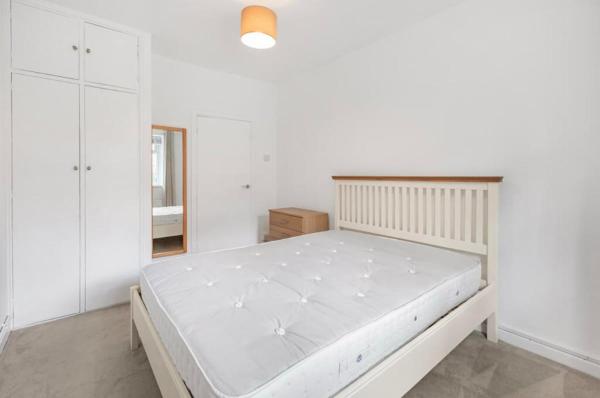 Modern Hoxton Home Kitchen, Living, Bedroom - Clerkenwell - London