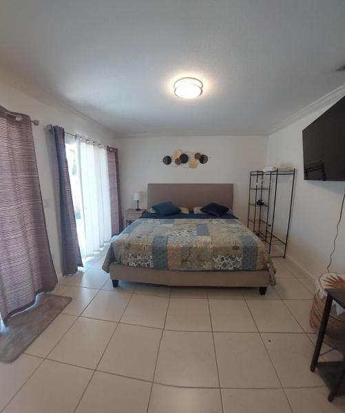 Super Room 5 Minutes From Pbi Airport - West Palm Beach, FL