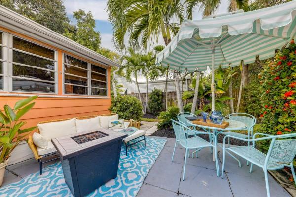 Yard And Hot Tub Historic Lake Worth Cottage! - 아틀란티스