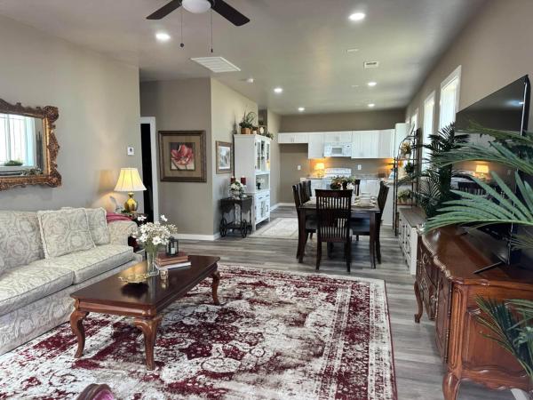 The Carriage House At The Judges Chamber - Guthrie Lake, OK