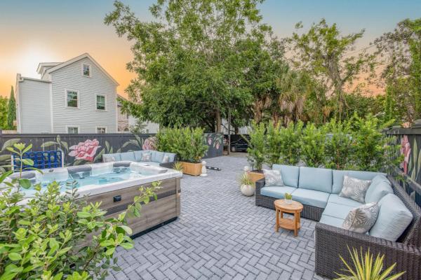 Hot Tub & Parking - 3 Blocks To King - Charleston, SC