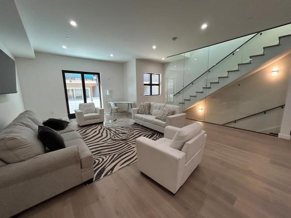 Brand New Townhome Sleeps 10 - Redwood City, CA