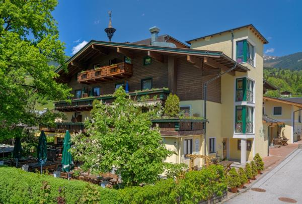 Hotel Gasthof Kröll - Inkl Nationalpark-karte, 1 X Grossglockner Hochalpenstraße Kostenlos, Verschiedene Bergbahnen Kostenlos, Badesee Kostenlos, Bus & Zug Kostenlos, Regionale Küche - Uttendorf