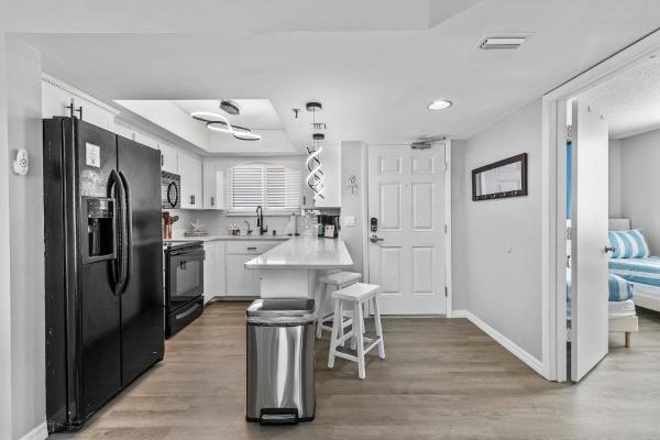 Beachfront Oceanview Condo With Office Space - Work, Relax, Walk To Flagler Ave - New Smyrna Beach, FL