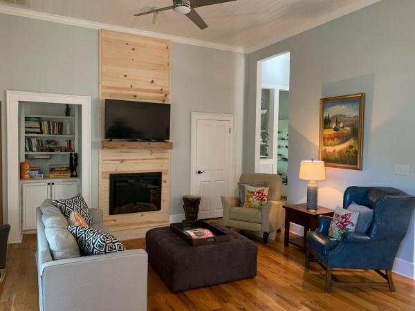 Explore Austin & San Antonio With Friends & Family - San Marcos, TX