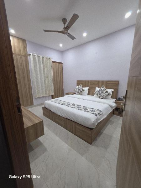 Hotel Renu Rooms - Gurugram