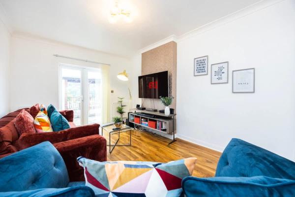 4 Bed In Caterham Contractors Leisure - Redhill