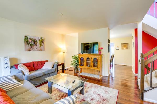Close To Hospital And Dulles Herndon Townhome - Fairfax, VA