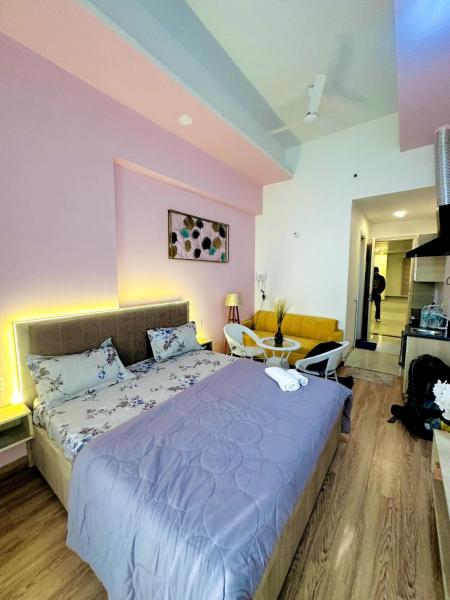 Starlight Studio Gaur Mall - Ghaziabad