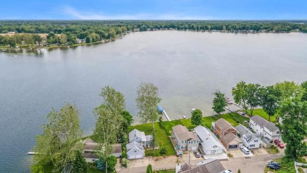 Lake And Lodge By Kzoobnb Family - Kalamazoo, MI
