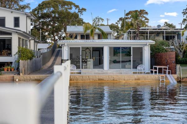 Woy Woy Waterfront Haven Private Jetty - Ettalong Beach