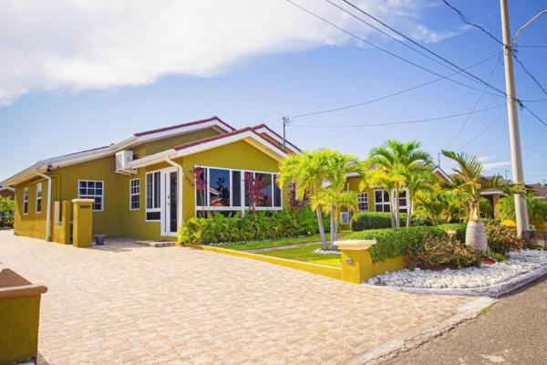 Adorable Beach House In Draxhall Gated Pool Gym - Jamaica