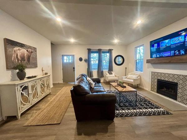 New Home! Hilltop Hideaway Near Historic Dahlonega - Dahlonega, GA