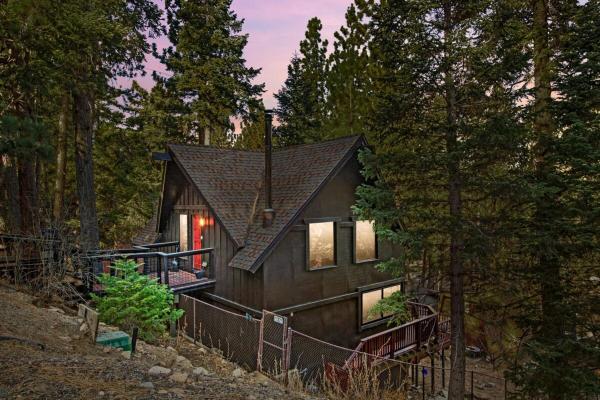 Treelicious Jacuzzi Cozy Chalet Close To Slopes - Big Bear Lake, CA