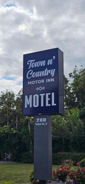 Town'n Country Motor Inn - Ontario