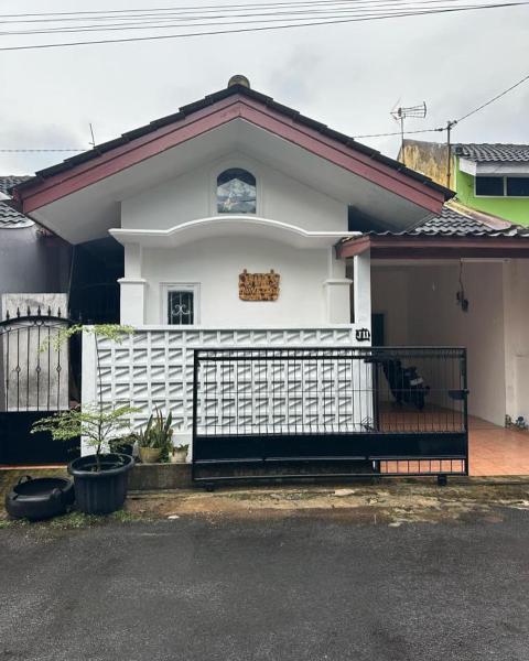 Raya House 47 - Padang