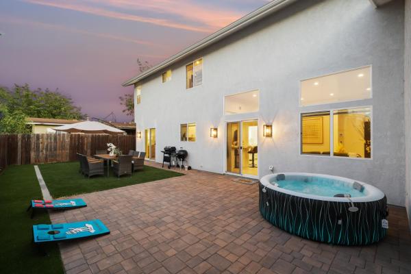 Entire Private 3br - 2bth W Yard, Parking, King Bed, Hot Tub - El Cajón, CA