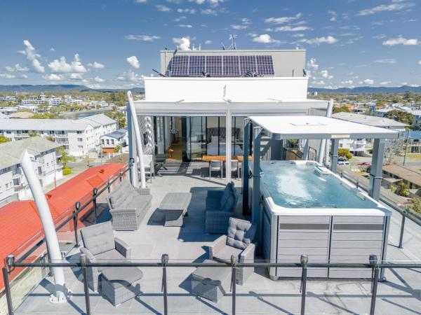 Luxury Penthouse W Hot Tub Views - Gold Coast