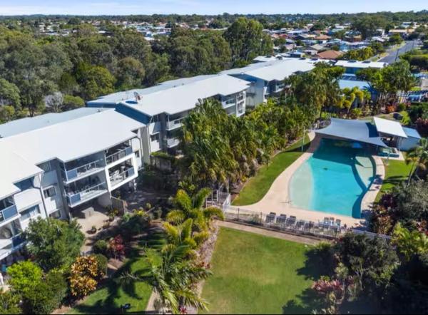 Large Pool Newly Renovated Apartment Walk To Whale Watching And Beaches - Hervey Bay