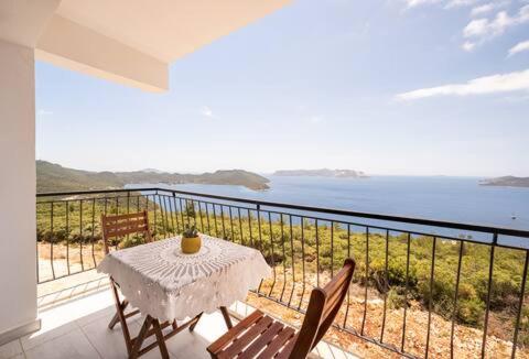 Kaş Ay Işığı Suit Apart - Kaş