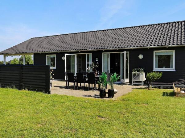 8 Person Holiday Home In Væggerløse-by Traum - Ostsee