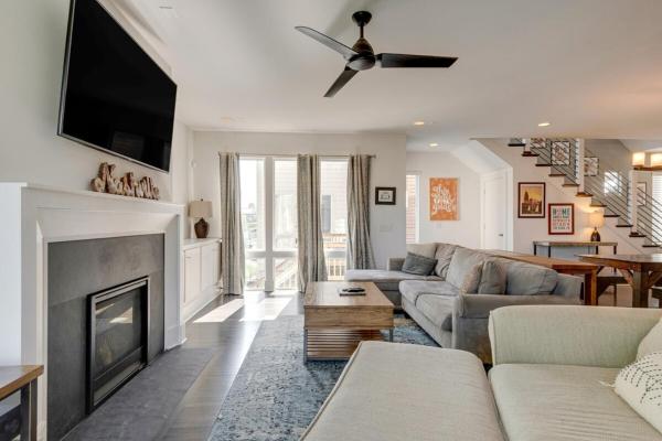 12 South Charmer 3 Bedroom With Rooftop Patio - Nashville, TN