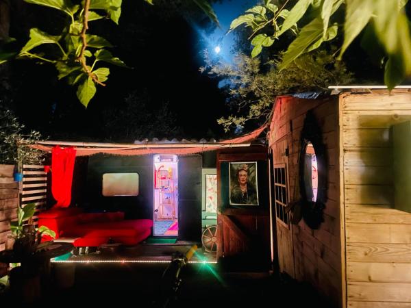 Logement Indépendant Avec Parking Dans Un Quartier De Standing Proche De La Plage - Bandol