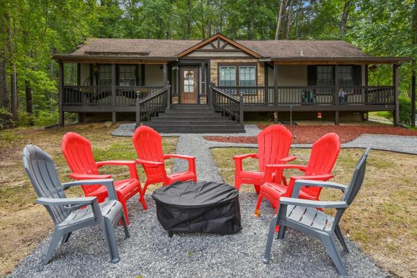 Cozy Cove Escape - Lakeside Retreat Cabin - Crossville, TN