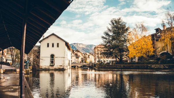 Bâtiment Historique Le Long Du Canal Du Thiou - Historic Building Along Thiou Canal - Annecy