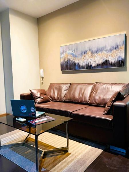 Makati Penthouse 2 Bedroom With Balcony City View - Makati