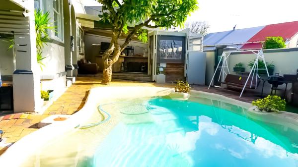 Green Elephant Backpackers - Cape Town
