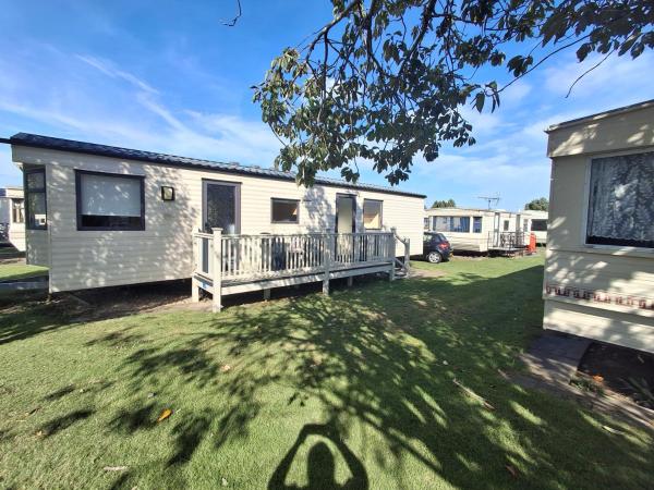 3-bed Caravan - Sleeps 8 - Pool Onsite - Petsok - Lincolnshire