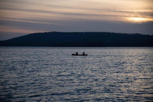 Twin Cabin Pet Friendly Fenced Lake Guntersville - Alabama