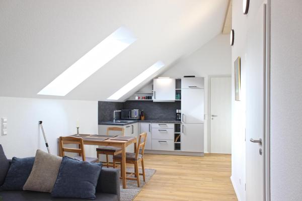Helle Neubau-dachgeschoss-wohnung Im Grünen - Tolle Lage - Esslingen