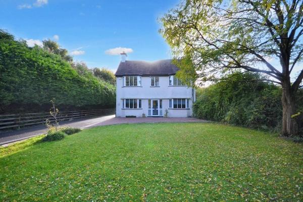 Spacious Cotswolds House Garden With Hot Tub - Tewkesbury