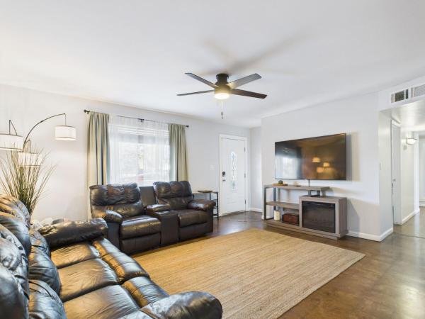 Great 4 Groups, Near Everything! - Phoenix, AZ