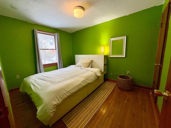 Room In A Home - Narragansett, RI
