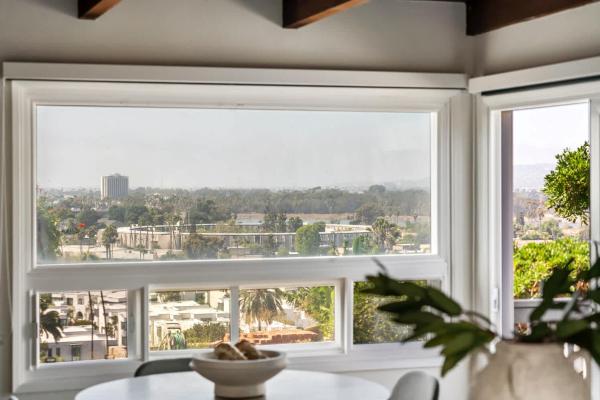 New Cozy Modern Home With Hot Tub And Ocean Views - San Diego, CA