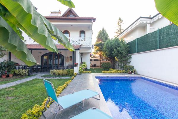 4br All Ac Pool Bbq Garden On Bagdat Ave Kirkpinar - Turquie