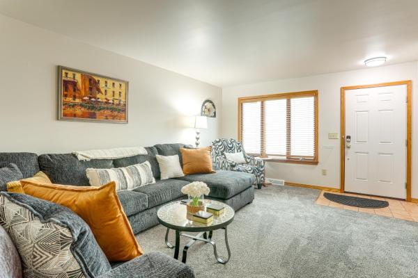 Convenient Townhome 1 Mi To Dtwn Clearfield - DuBois, PA