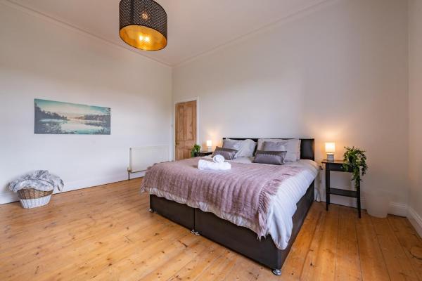 Elegant 4br Home In Prestigious Chapel Allerton - Leeds