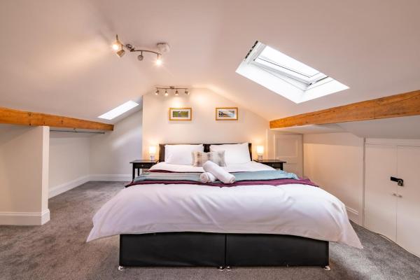 Spacious 4br Home - Extra Sleeping Prime - Area - Leeds