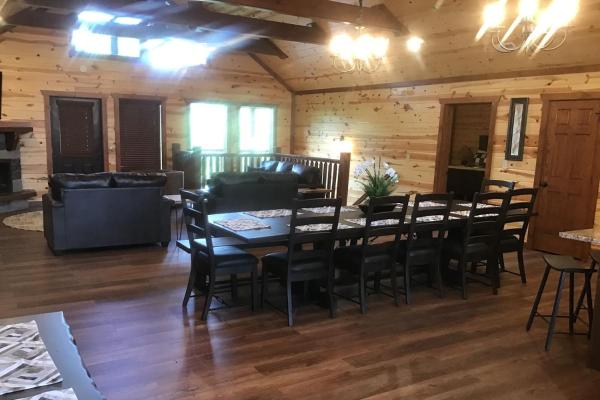 Risen Retreat - Private Indoor Pool, Large Game Room, Media Space + Outdoor Hot Tub - Sevierville, TN