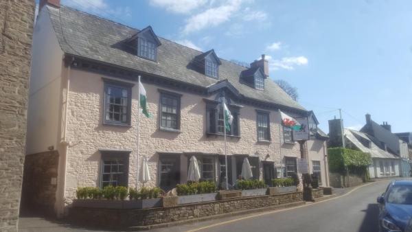 Dragon Inn - Abergavenny